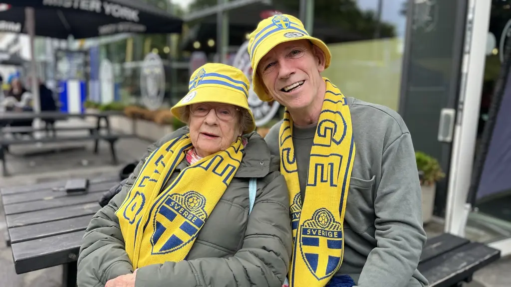 90-åriga Inger ser Sverige mot Italien på Ullevi | Sveriges Radio