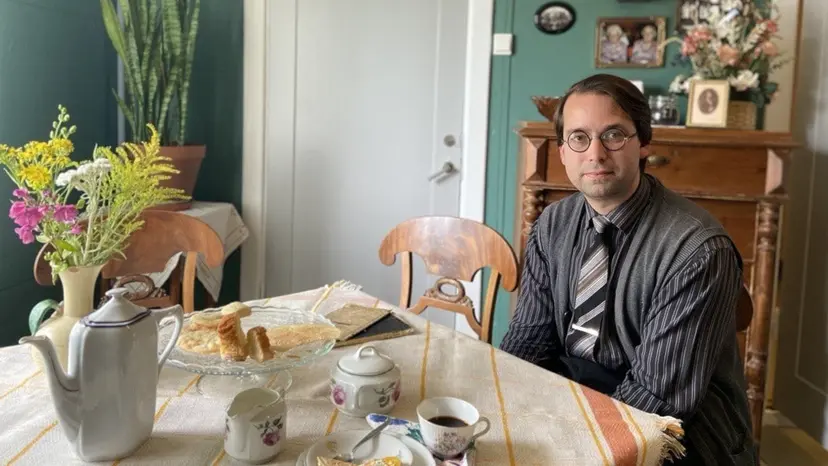 Antikhandlaren startar kafé – bakar kakor från 1882 | Sveriges Radio