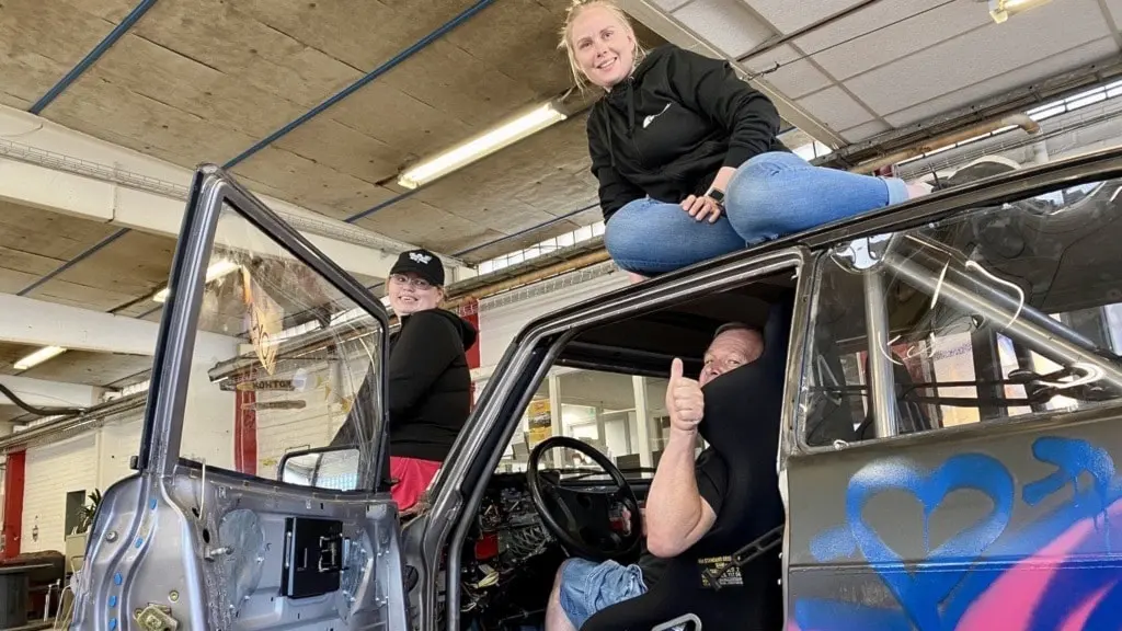 Motorgård bygger folkracebil tillsammans med funktionsvarierade ...