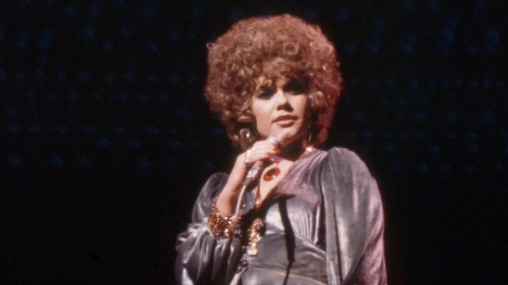 Lena Nyman om att lära sig stå avspänd på scenen 1975 | Radiofynd ...