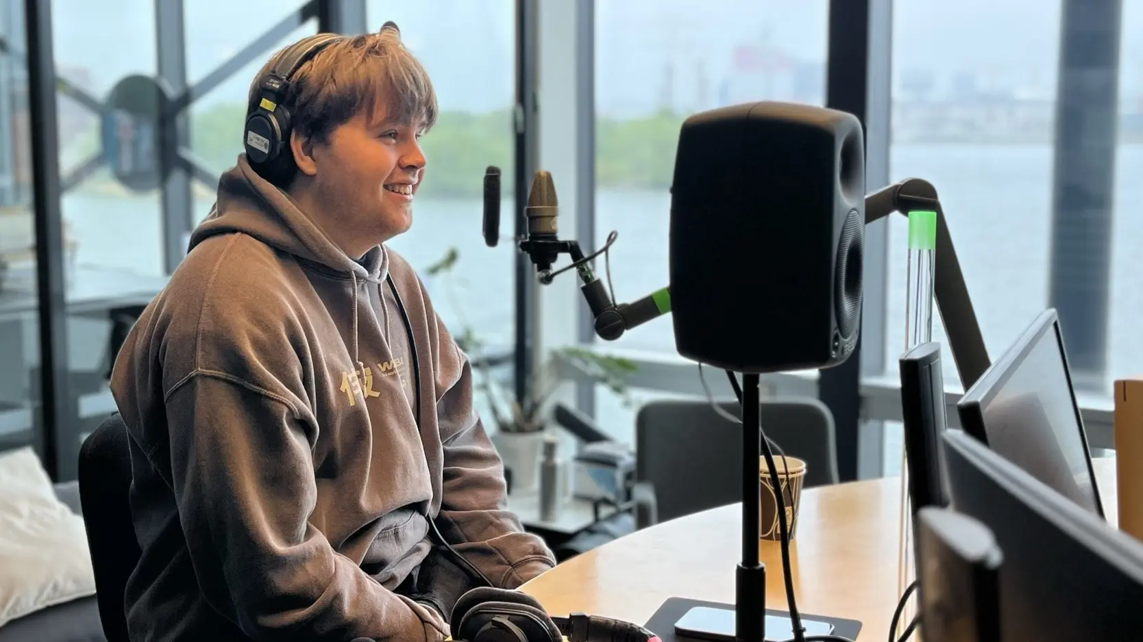 Eah Jé: ”Att stå på scen är typ det absolut värsta jag vet” | P3 med ...