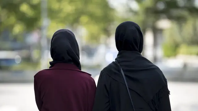 Sverigedemokraterna vill förbjuda slöja och hijab | Sveriges Radio