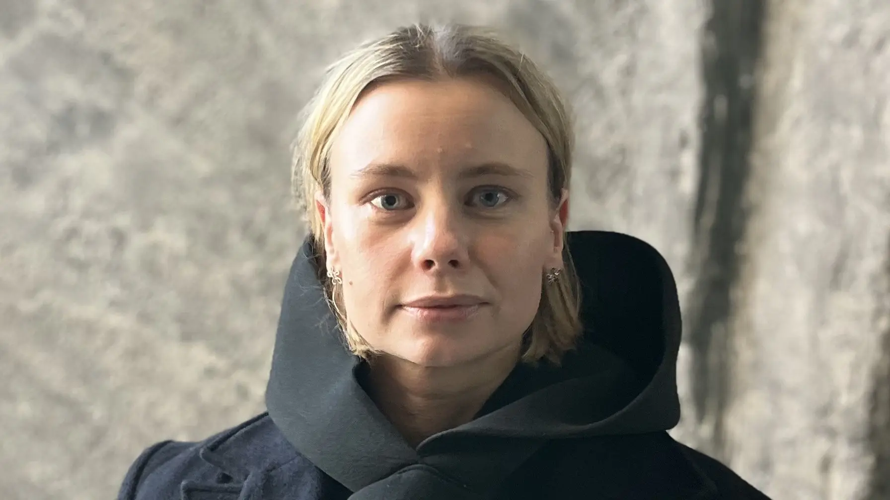 Amanda Jansson: Ge mig peruk och lösmage så kör jag | P4 Extra – Gästen ...