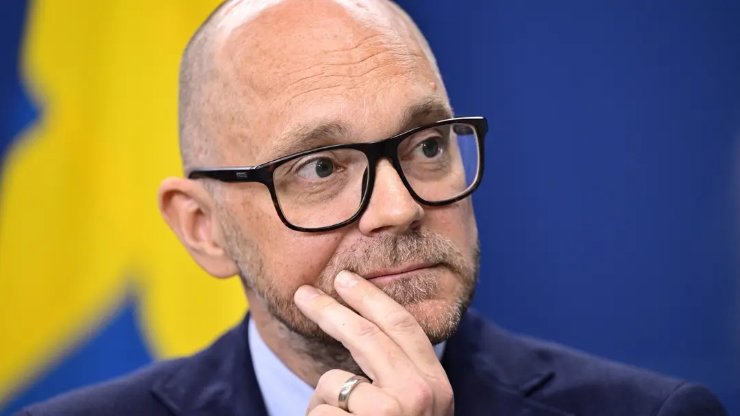 L-ministern går emot Tidöavtalet - vill stoppa höjda lönekrav för ...
