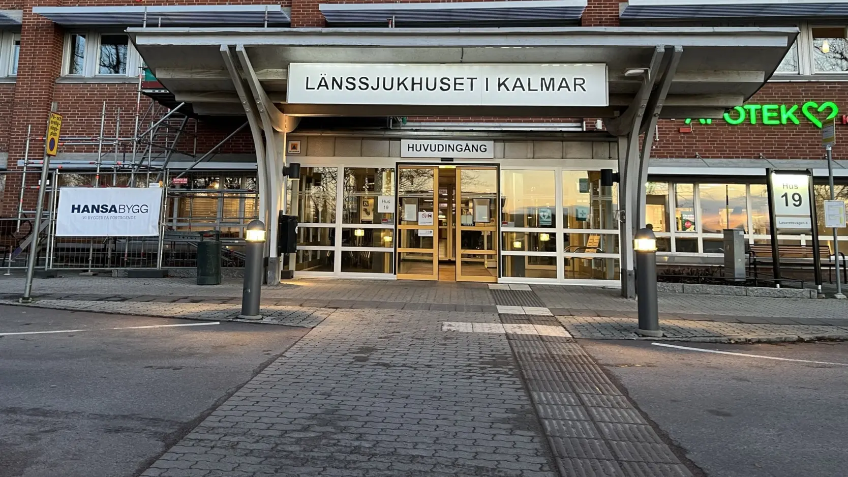 Man allvarligt skadad – olja fattade eld i bostad