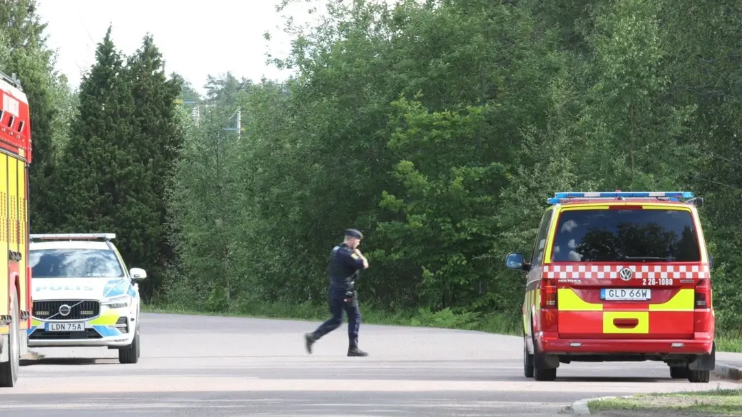 Pojke död – fastnade i container | Sveriges Radio